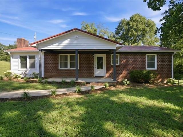 3123 Castle Ave, Hickory, NC 28601