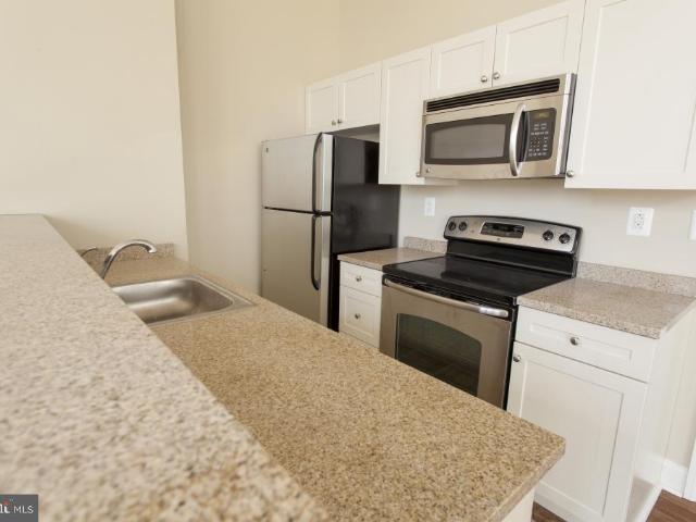 312 22 Walnut Street # 606