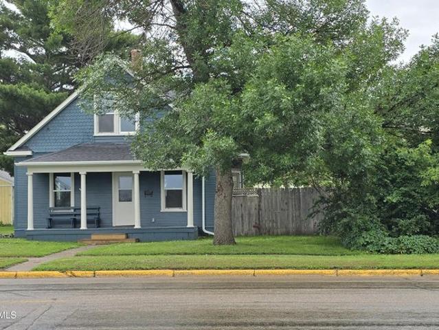 312 4th Ave NE, Jamestown, ND 58401
