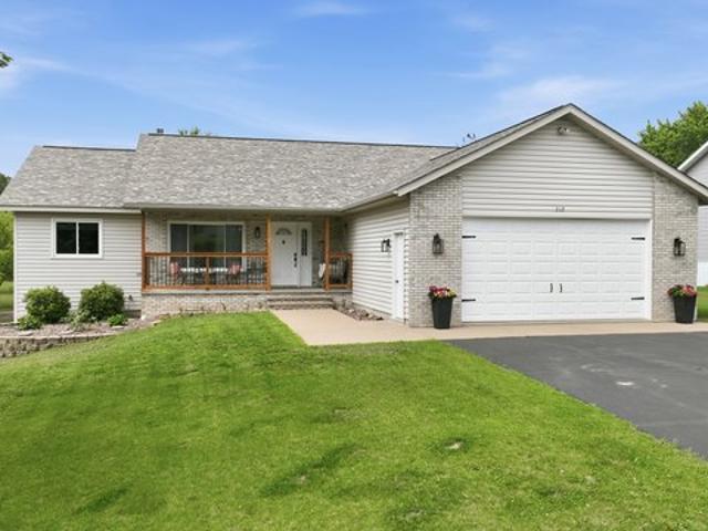 312 Country Ln, Durand, WI 54736