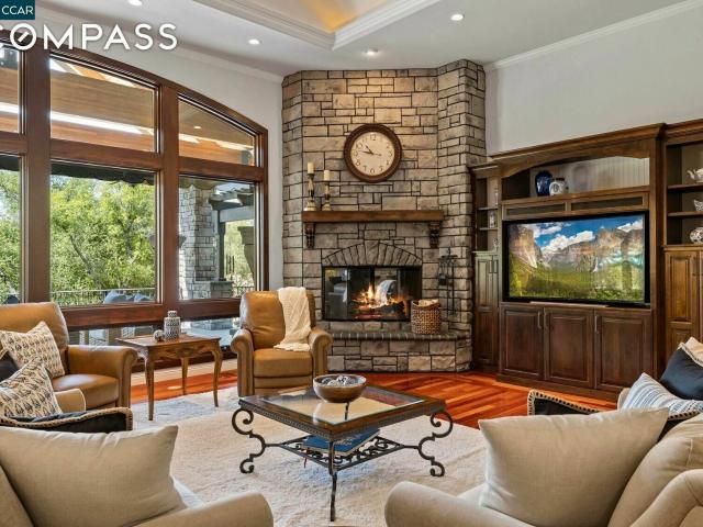 312 Catalpa Ln, Angels Camp, CA