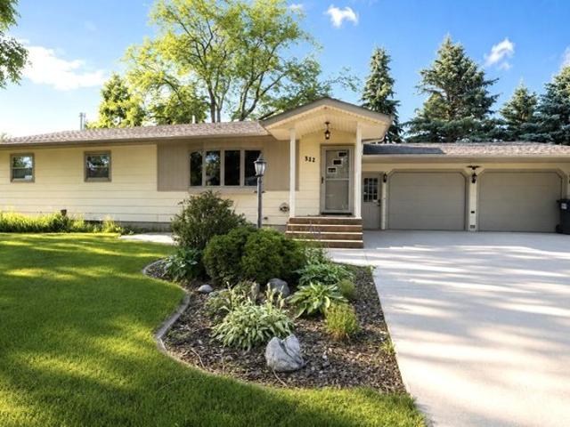 312 Cambridge Ave, Ipswich, SD 57451