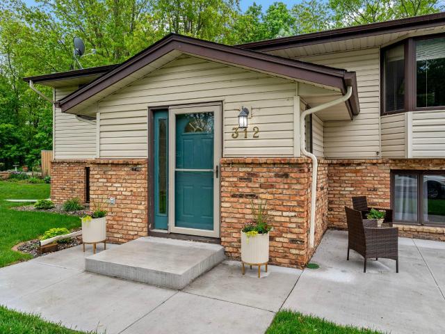 312 Circle Lane SE