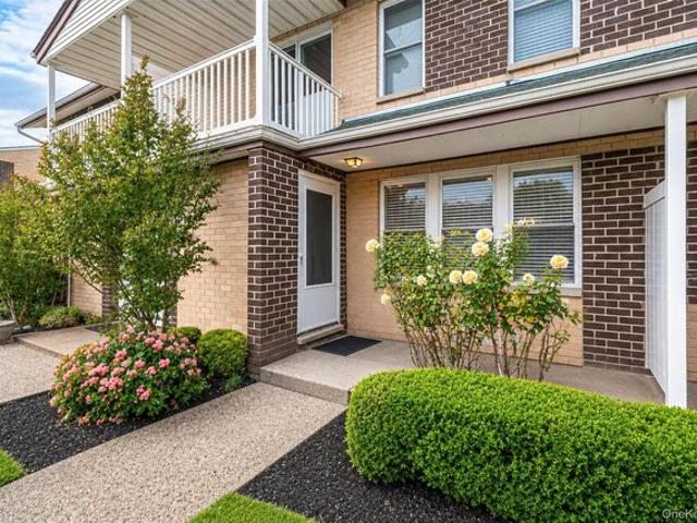 312 Artist Lake Dr Unit 312, Middle Island, NY 11953