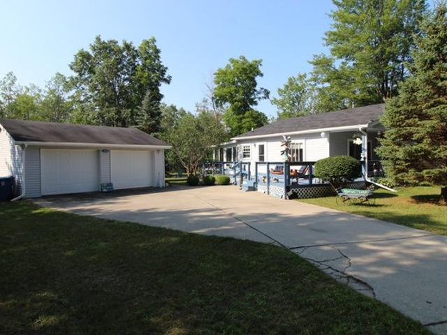 312 Autumn Ln, Roscommon, MI 48653