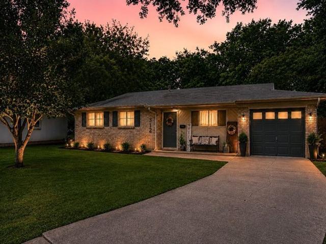 312 Gardenia Ct, Burleson, TX 76028