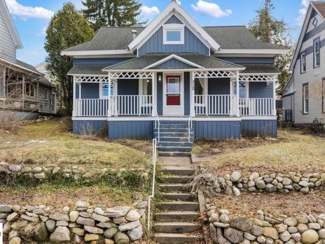 312 Grove St, Petoskey, MI 49770