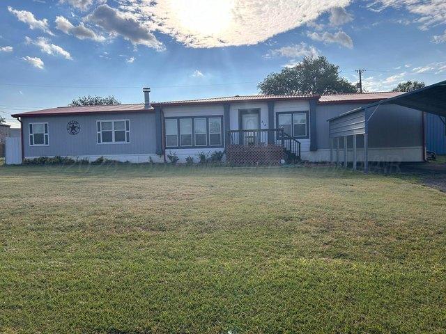312 Davis Ave, Stinnett, TX 79083