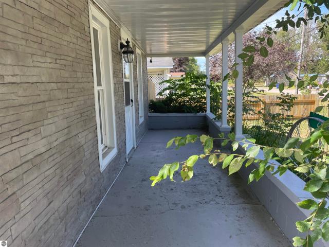 312 E Calhoun