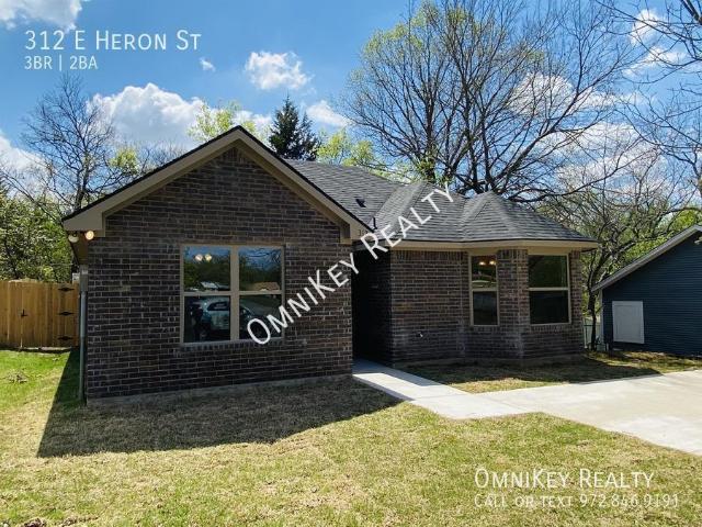 312 E Heron St, 3 beds, 2 full baths