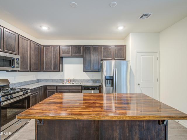 312 E RIO Place