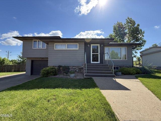 312 E St S, Glen Ullin, ND 58631