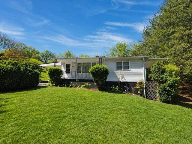 312 Edgewood Dr, Galax, VA 24333