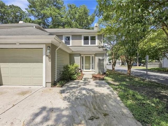 312 Esplanade Pl, Chesapeake, VA 23320