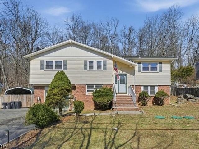 312 Hudson Ave, Hopatcong, NJ 07843