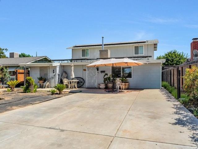 312 L St, Sanger, CA 93657