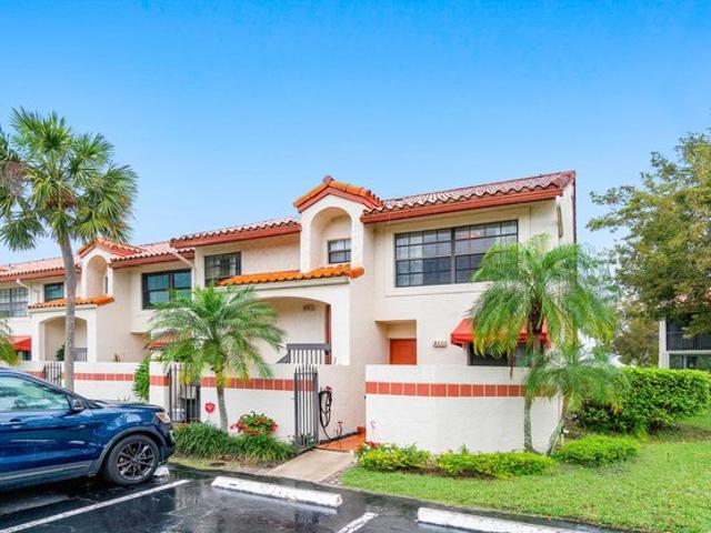 312 Liberty Ct, Deerfield Beach, FL 33442