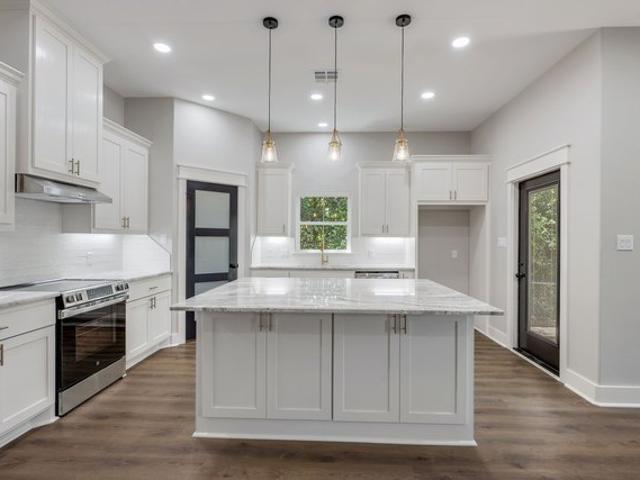 312 Morehead St E, Franklin, TX 77856