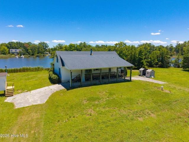 312 Martin Creek Dr, Beaufort, NC 28516