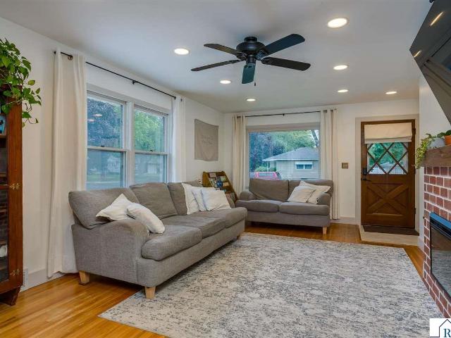 312 N Belmont Drive