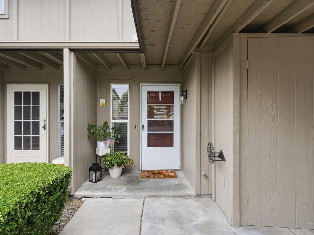 312 N Eagle Glen Lane