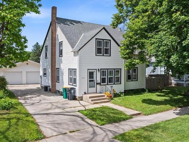 312 S 6th St, Marshall, MN 56258
