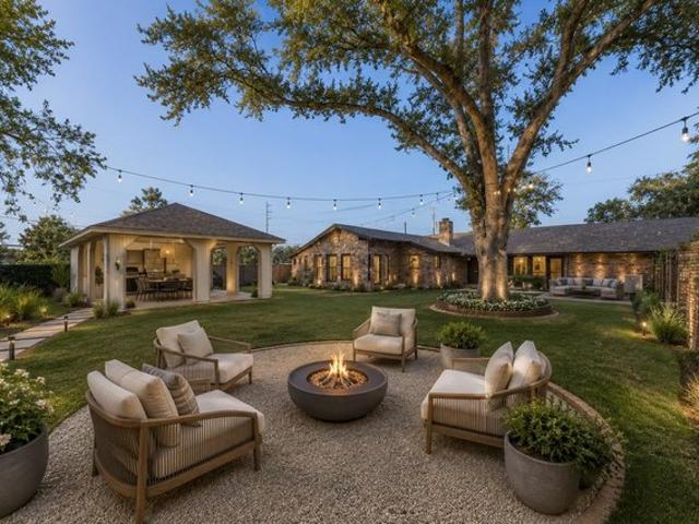 312 S 15th St, La Porte, TX 77571