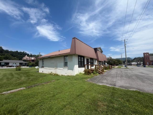 312 W Chester Avenue