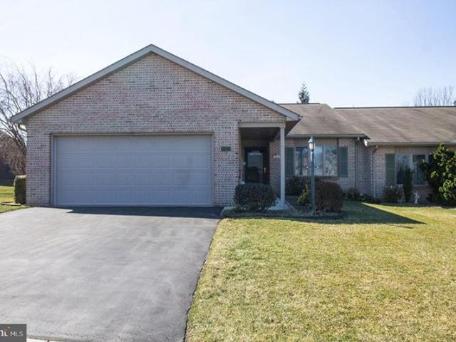312 Woodvale Dr, Chambersburg, PA 17201