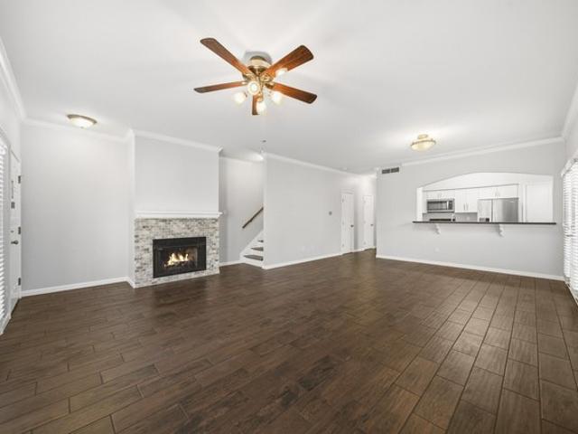312 Wilcrest Dr Unit 312, Houston, TX 77042