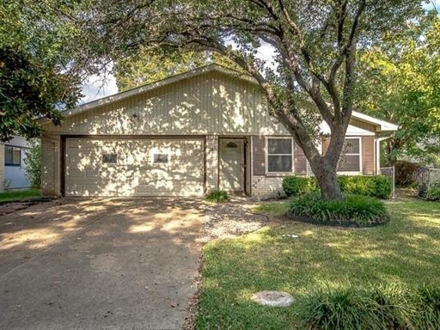 3134 Edelweiss Dr, Grand Prairie, TX 75052