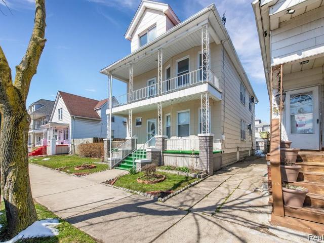 3135 Belmont Street