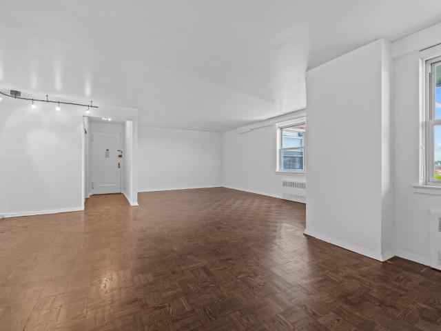 3135 JOHNSON Avenue 11J