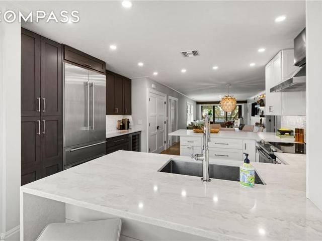 3135 Riviera Dr B205, Naples, FL