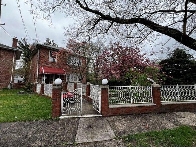 3135 Spencer Dr, Bronx, NY 10465