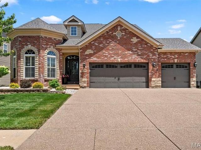 3135 Wheeling Dr, Saint Charles, MO 63301