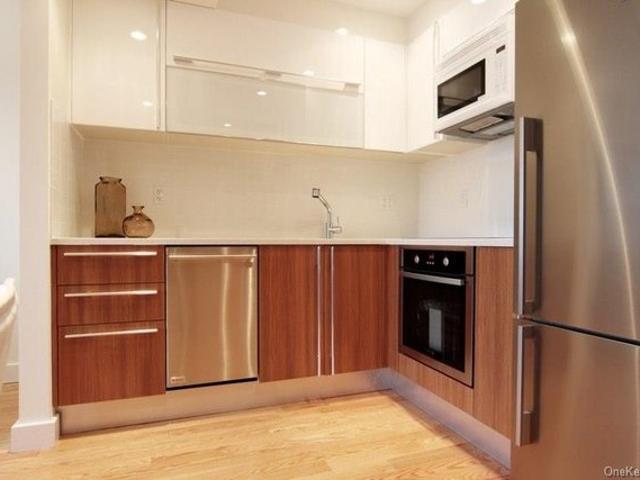 3135 31st St Apt 605, Astoria, NY 11106