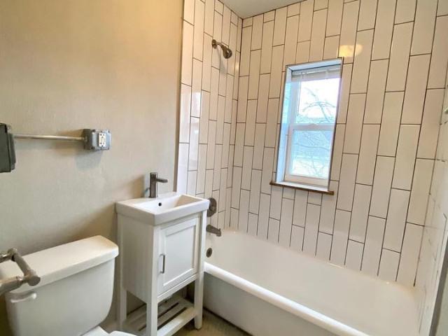 3136 Grand Ave Studio Apartment for Rent at 3136 Grand Ave, Kansas City, MO 64111 Broadway Gillham