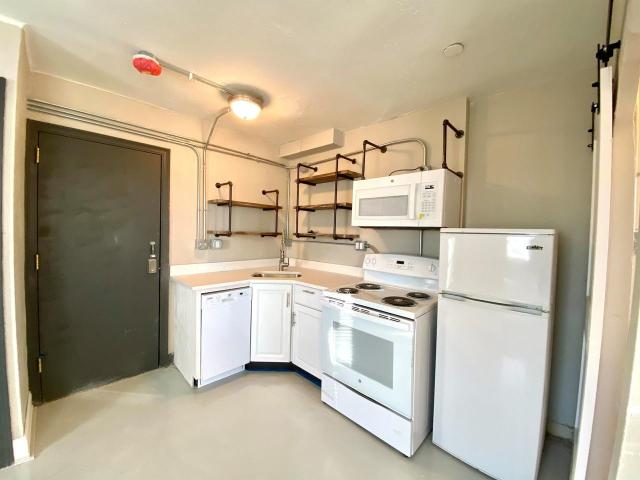 3136 Grand Ave Studio Apartment for Rent at 3136 Grand Ave, Kansas City, MO 64111 Broadway Gillham