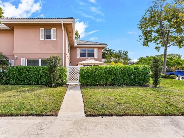 3136 Kingston Ct, West Palm Beach, FL 33409