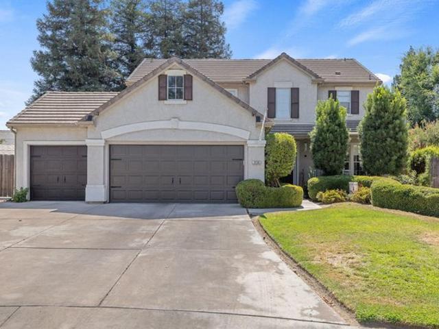 3136 S Peppertree Ct, Visalia, CA 93277
