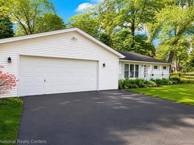 3137 Dean Rd, Bedford, MI 48144