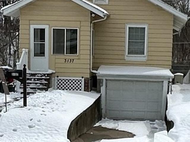 3137 Telegraph Rd, Davenport, IA 52804