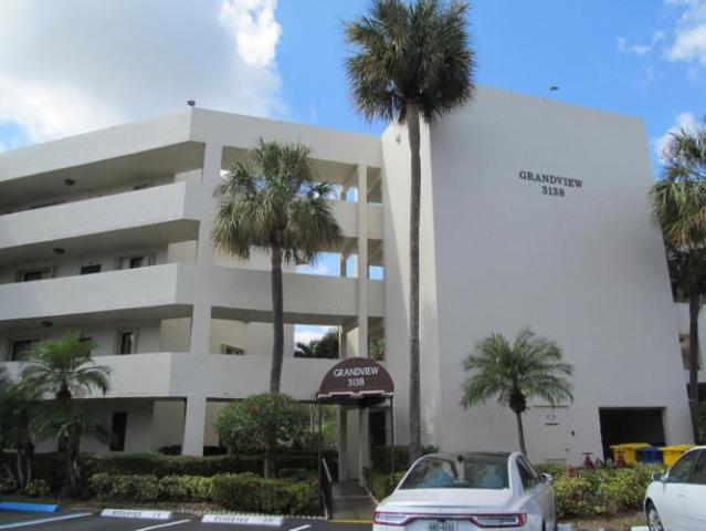 3138 Via Poinciana #205, Lake Worth, FL 33467