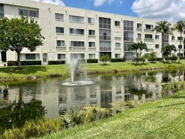 3138 Via Poinciana #304, Lake Worth, FL 33467