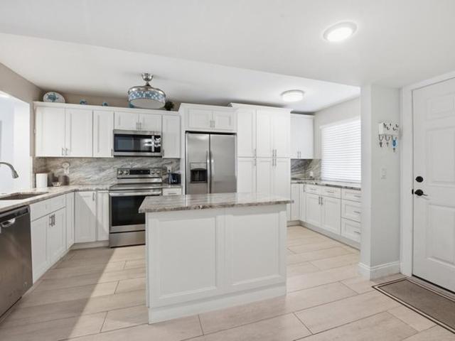 3138 Via Poinciana Apt 306, Lake Worth, FL 33467