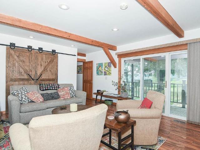 3138 W Mitchell
