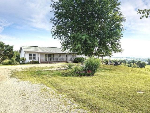 3138 W Mitchell Rd, Hanover, IL 61041