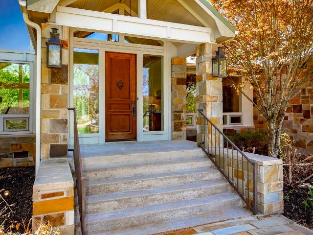 3139 Riverbend Road