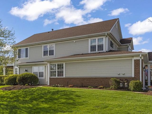 31301 Kline Cir, Warrenville, IL 60555